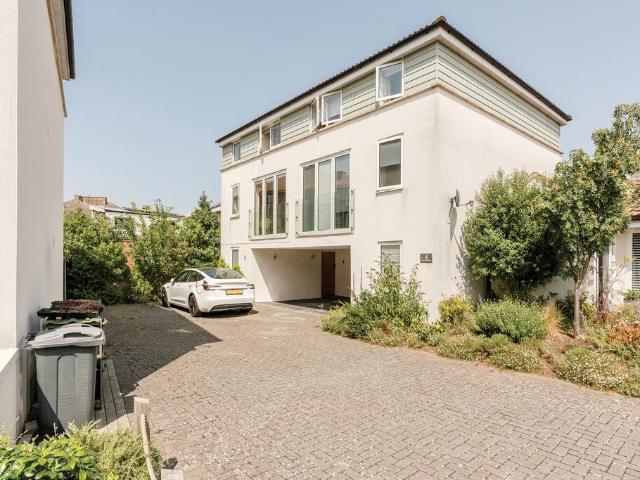 2 bedroom townhouse for sale