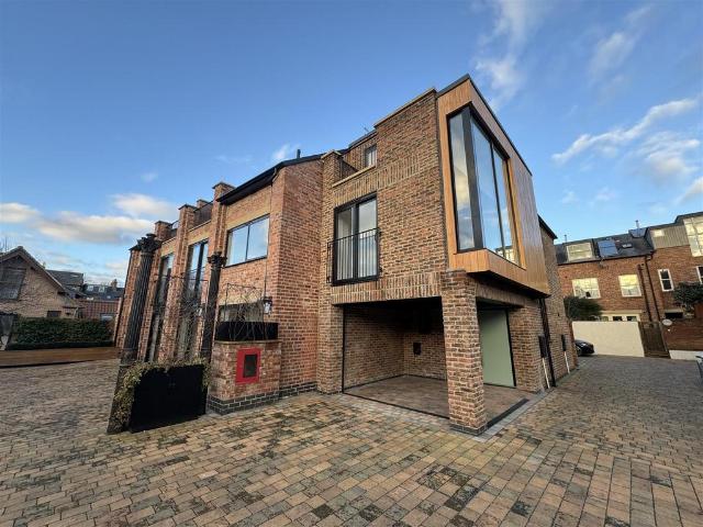 2 bedroom townhouse for sale