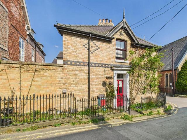 2 bedroom townhouse for sale