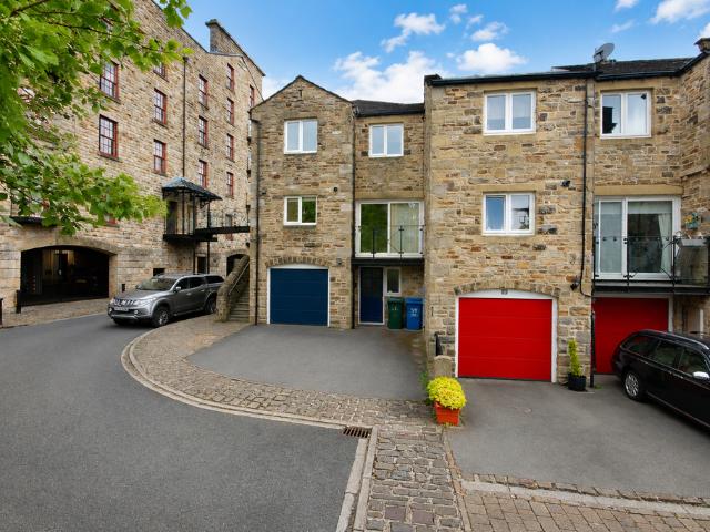 2 bedroom townhouse for sale
