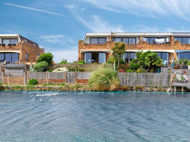 2 bedroom townhouse for sale