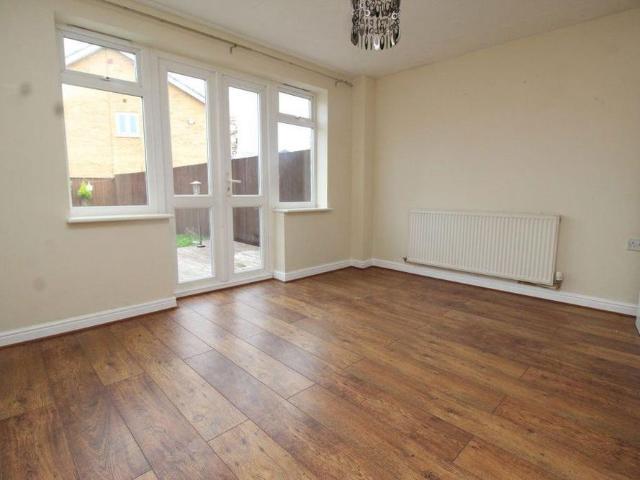 2 bedroom townhouse to rent
