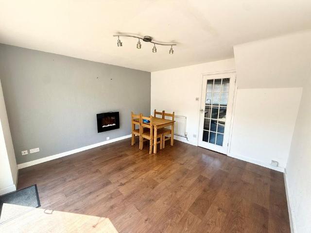 2 bedroom townhouse to rent