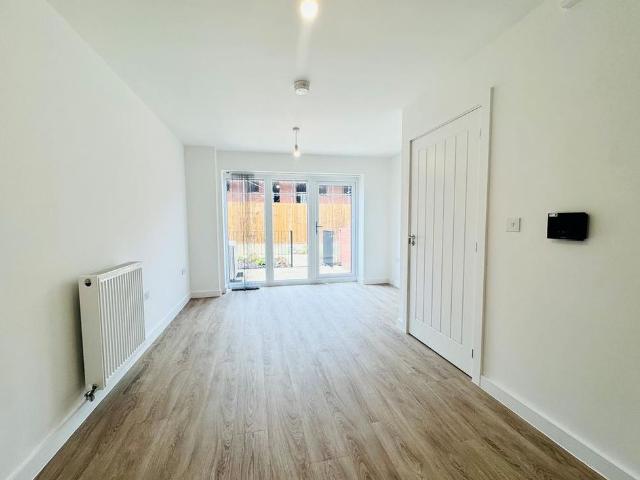 2 bedroom townhouse to rent