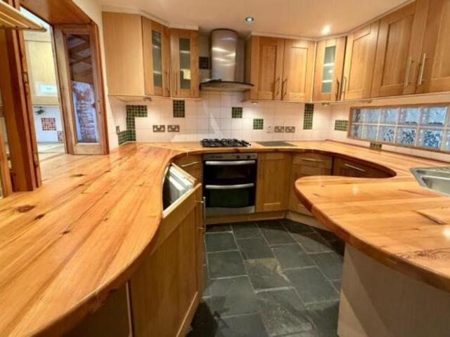 2 bedroom townhouse to rent