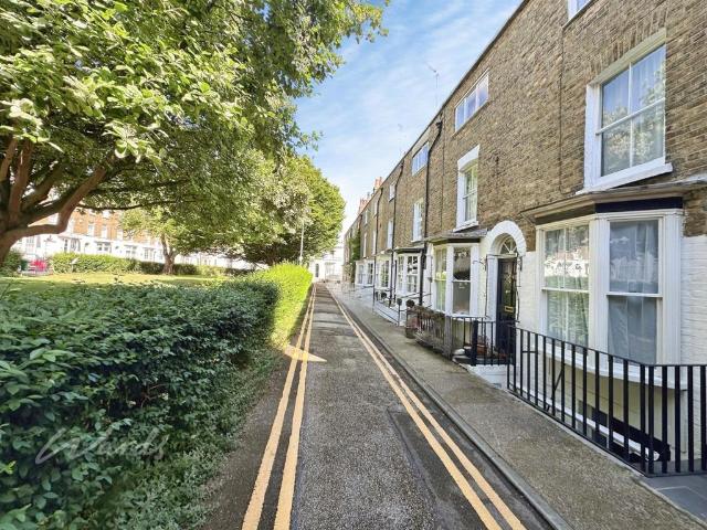 2 bedroom townhouse to rent