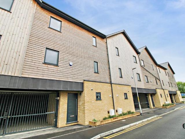 2 bedroom townhouse to rent