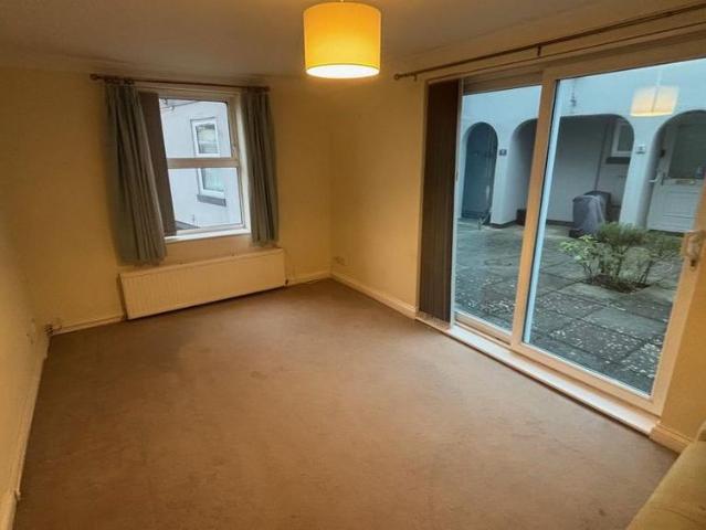 2 bedroom townhouse to rent