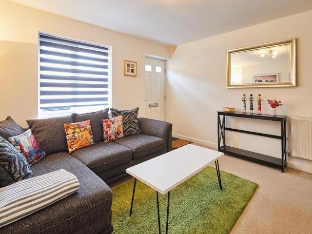 2 bedroom townhouse to rent