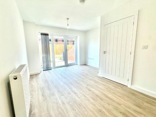 2 bedroom townhouse to rent