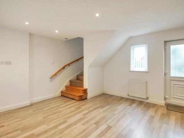 2 bedroom townhouse to rent