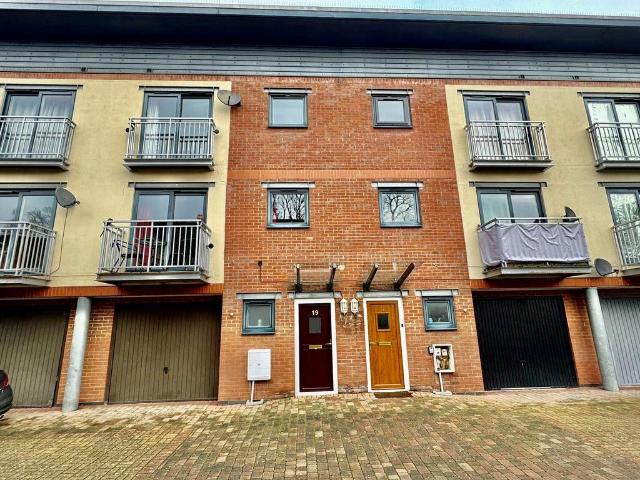2 bedroom townhouse to rent