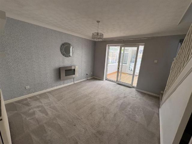 2 bedroom townhouse to rent