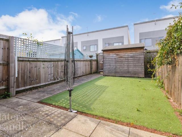 2 bedroom townhouse to rent