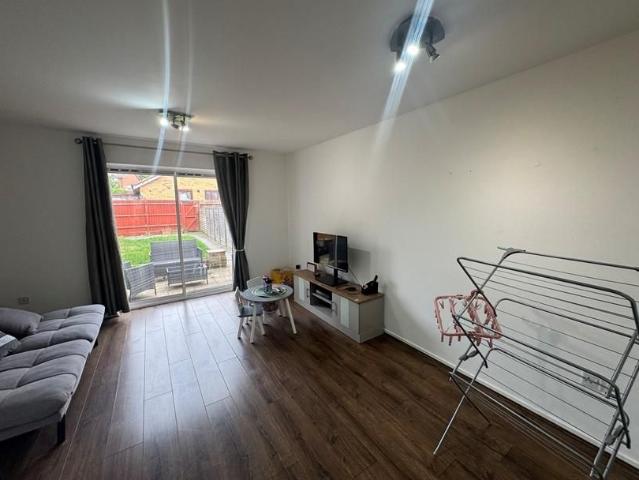 2 bedroom townhouse to rent
