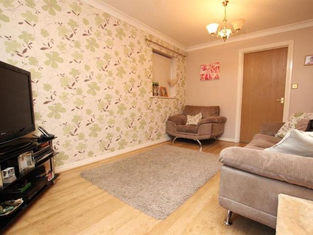 2 bedroom townhouse to rent