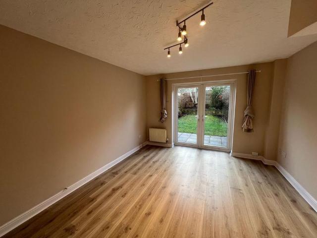 2 bedroom townhouse to rent