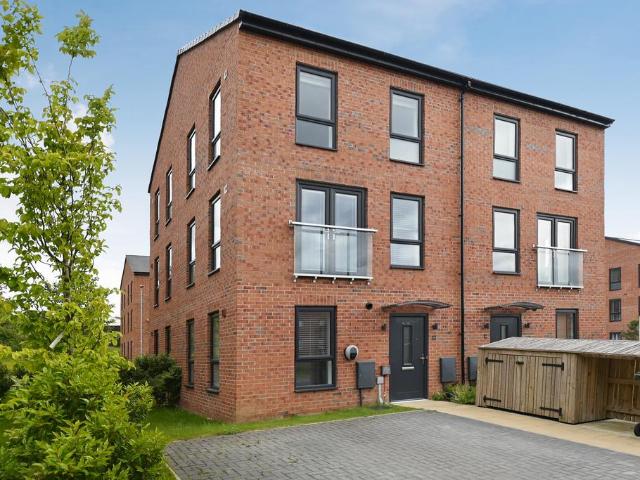 2 bedroom townhouse to rent