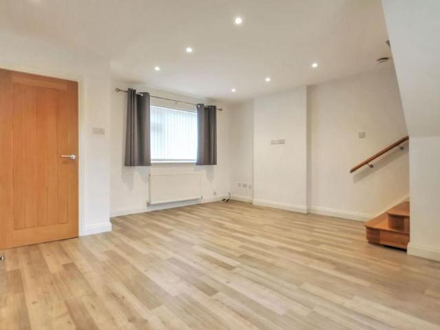 2 bedroom townhouse to rent