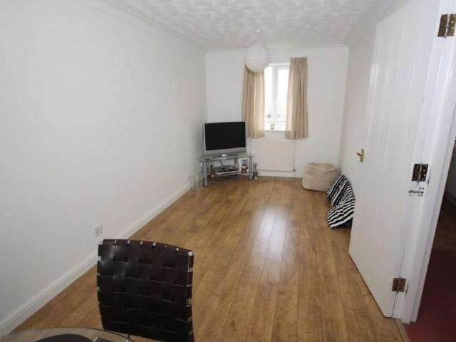 2 bedroom townhouse to rent