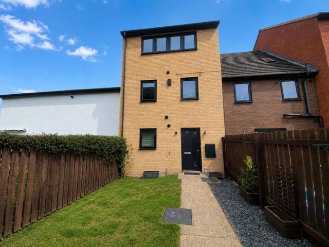 2 bedroom townhouse to rent