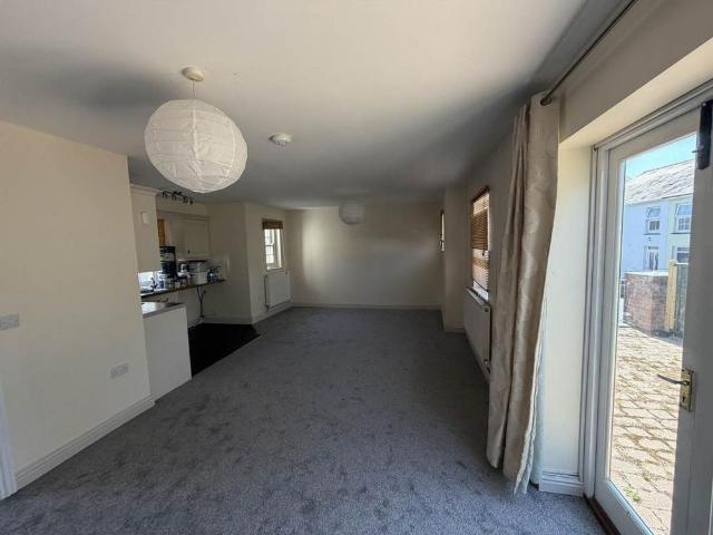 2 bedroom townhouse to rent