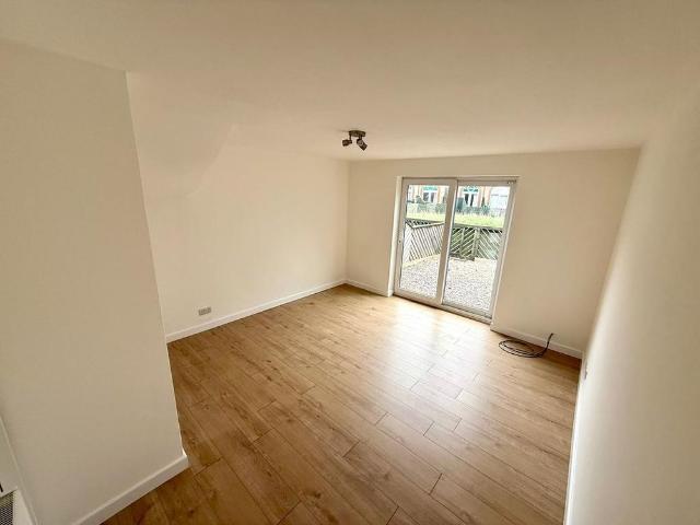 2 bedroom townhouse to rent