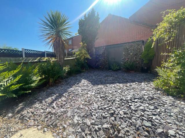 2 bedroom townhouse to rent