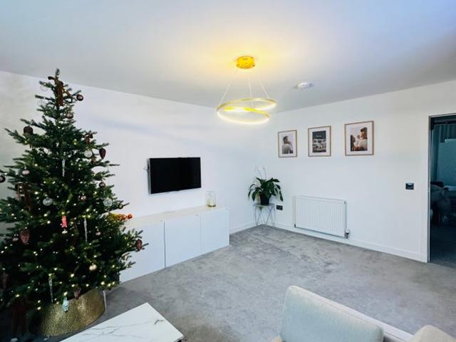 2 bedroom top floor apartment