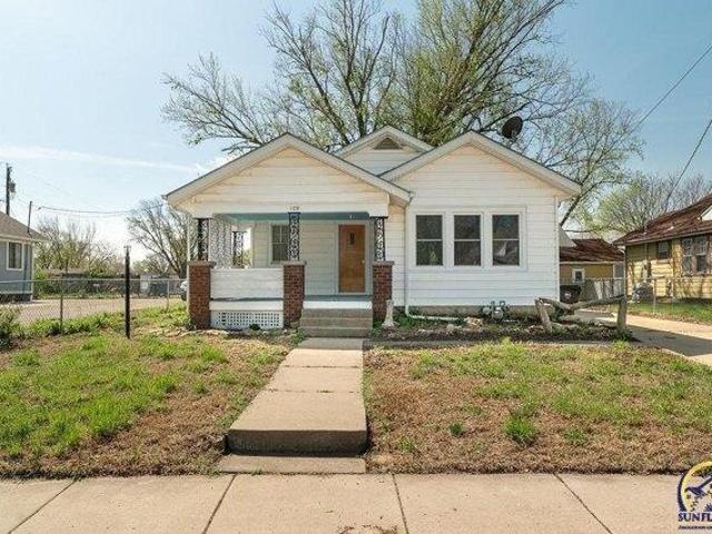 2 bedroom, Topeka KS 66608 90266394