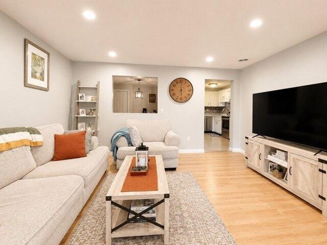 2 bedroom, Tewksbury MA 01876 103889582