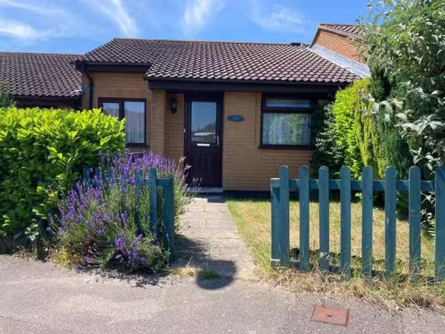 2 bedroom terraced bungalow for rent in Heights Road, Upton, B.