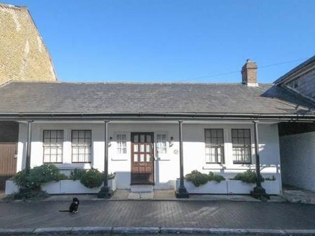 2 bedroom terraced bungalow for rent in Western Road Littlehampton BN17