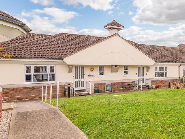 2 bedroom terraced bungalow for sale