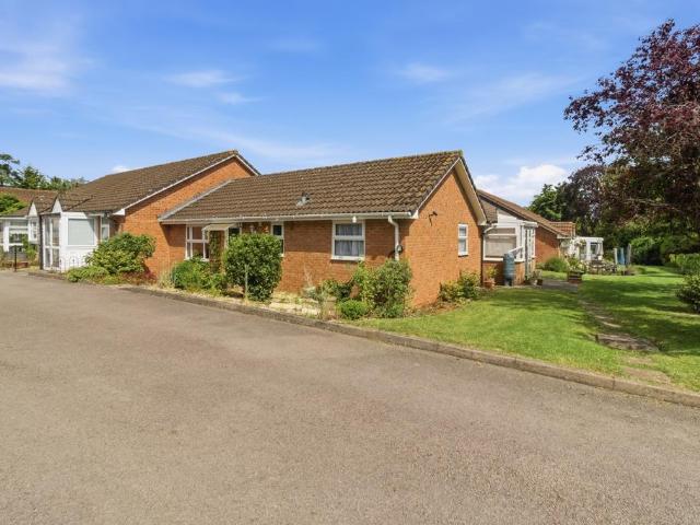 2 bedroom terraced bungalow for sale