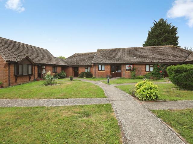 2 bedroom terraced bungalow for sale