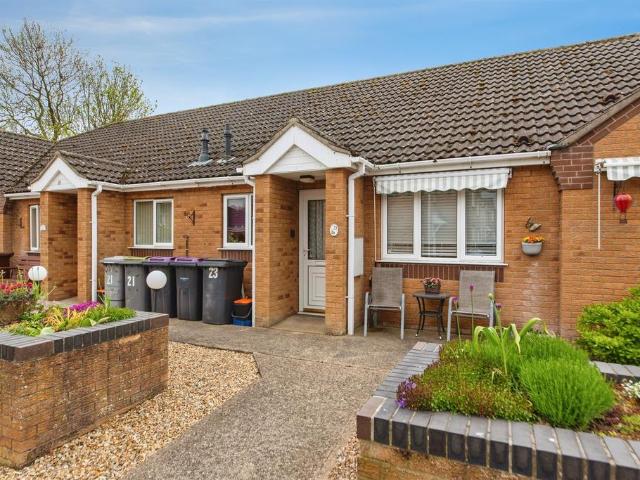 2 bedroom terraced bungalow for sale