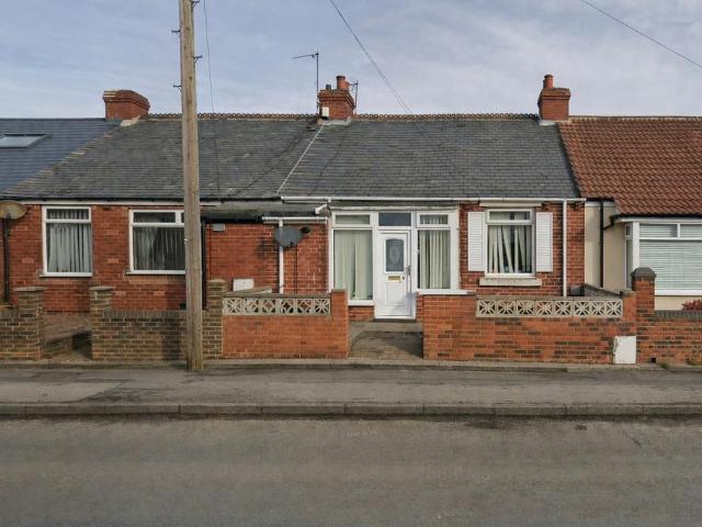 2 bedroom terraced bungalow for sale
