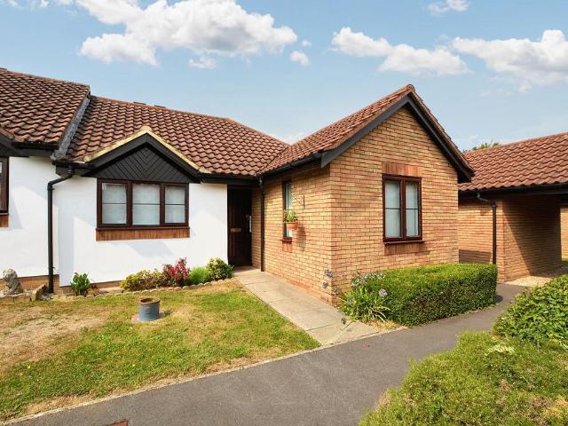 2 bedroom terraced bungalow for sale