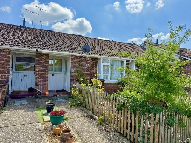 2 bedroom terraced bungalow for sale