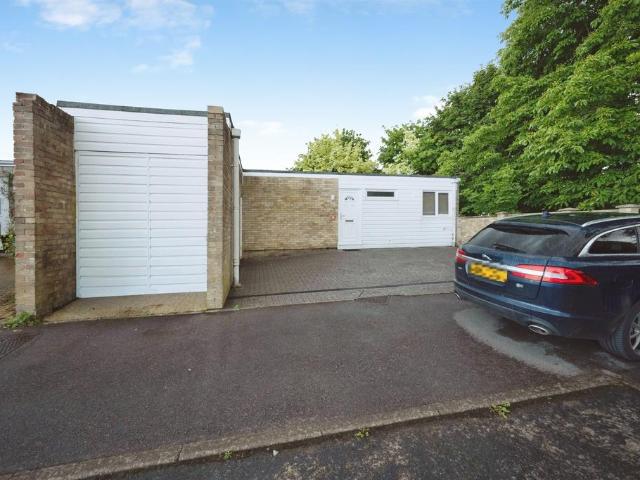 2 bedroom terraced bungalow for sale