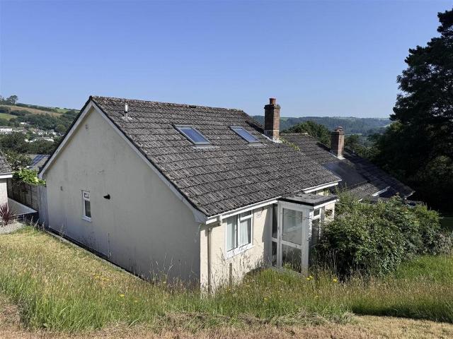 2 bedroom terraced bungalow for sale