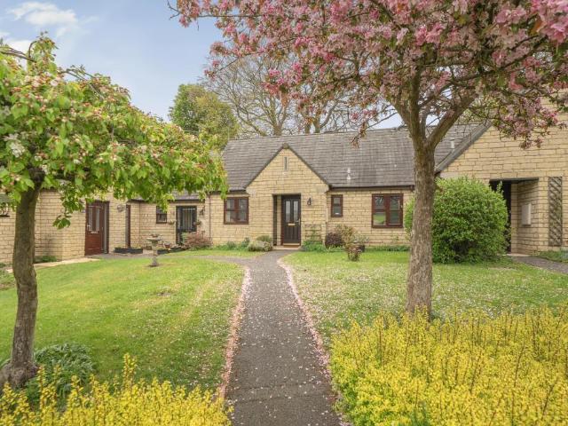 2 bedroom terraced bungalow for sale