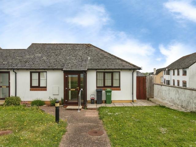 2 bedroom terraced bungalow for sale