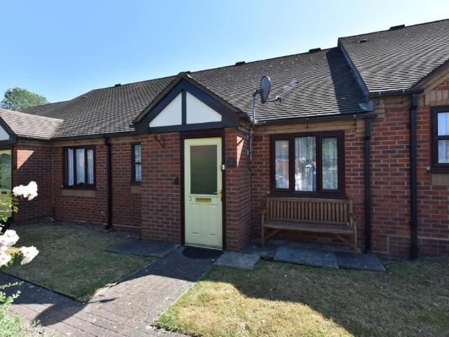 2 bedroom terraced bungalow for sale