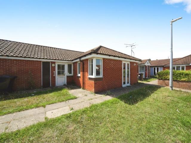 2 bedroom terraced bungalow for sale