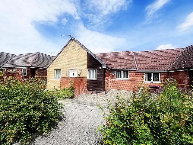 2 bedroom terraced bungalow for sale
