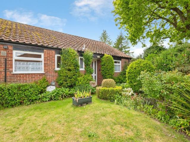 2 bedroom terraced bungalow for sale