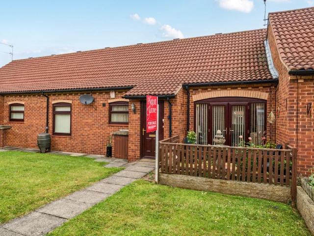 2 bedroom terraced bungalow for sale