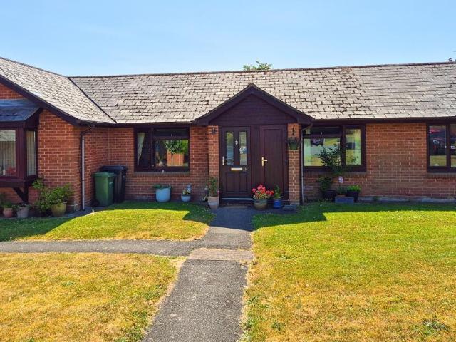 2 bedroom terraced bungalow for sale